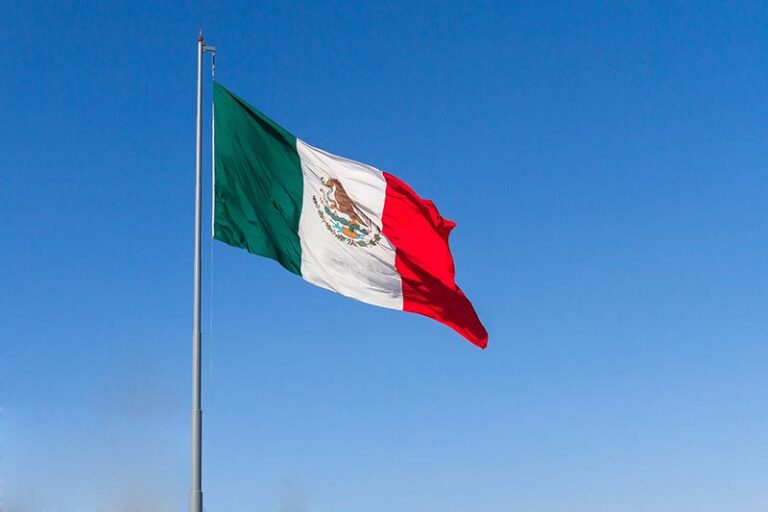 Significado de la Bandera de México: Sus colores y Escudo