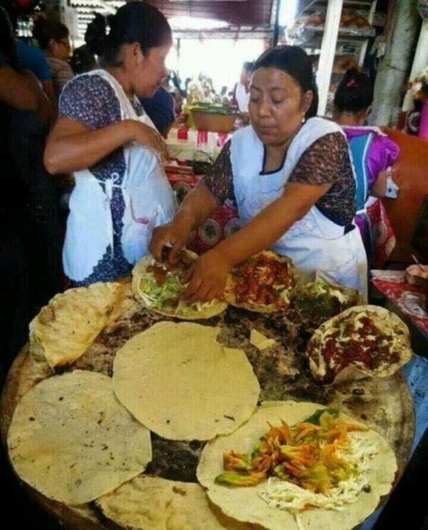 Tlayudas Oaxaqueñas: ¿Qué son? ¿Cómo se preparan?. - viajaBonito